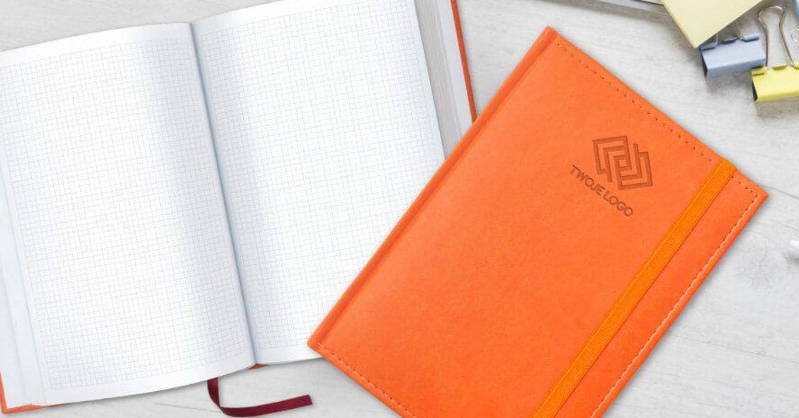 Notesy książkowe z tłoczonym logo – eleganckie notesy reklamowe - Marka ...